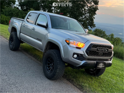 2019 Toyota Tacoma with 17x9 -12 Fuel Torque and 285/70R17 BFGoodrich ...