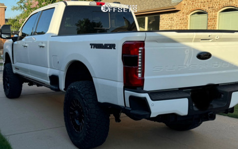 2024 Ford F-250 Super Duty with 18x9 18 Method Mr707 and 37/12.5R18 ...