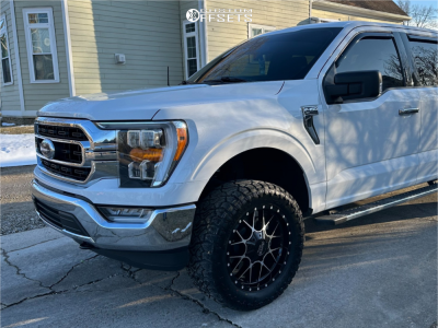 2022 Ford F-150 with 20x9 18 Moto Metal Mo986 and 33/12.5R20 Venom ...