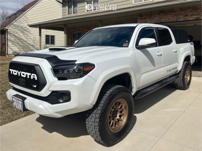 2023 Toyota Tacoma with 17x8.5 0 Method Mr323 and 285/70R17 Falken ...