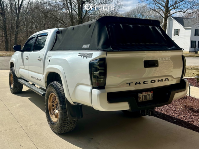 2023 Toyota Tacoma with 17x8.5 0 Method Mr323 and 285/70R17 Falken ...