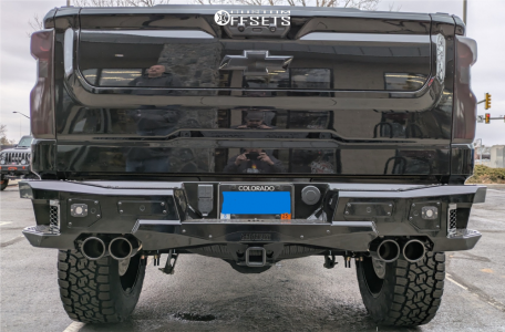 2024 Chevrolet Silverado 1500 with 22x10 -18 Fuel Blitz and 37/12.5R22 ...