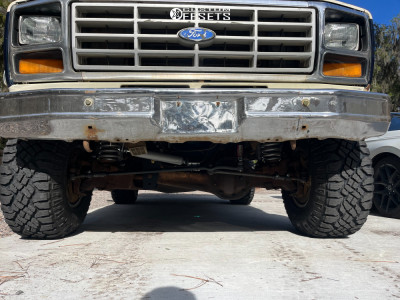 1981 Ford Bronco with 15x10 -46 Ultra Type 164 and 33/12.5R15 Wrangler ...