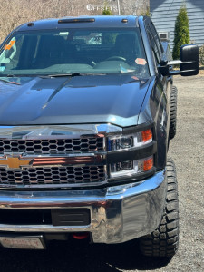 2019 Chevrolet Silverado 2500 HD with 22x10 -19 TIS 544bm and 35/12 ...