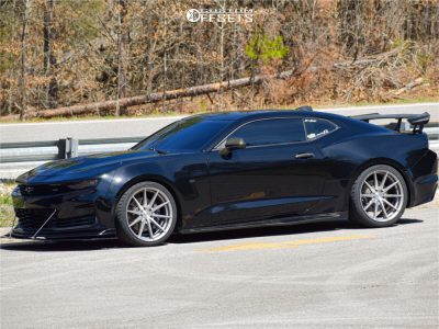 2021 Chevrolet Camaro with 20x10 25 Rohana Rfx1 and 285/30R20 Nitto ...