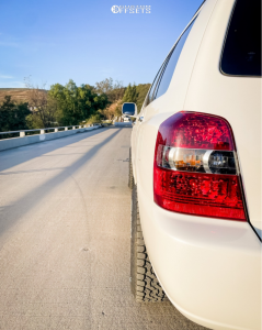 2007 Toyota Highlander with 16x7 30 Method MR707 and 235/70R16 Toyo ...