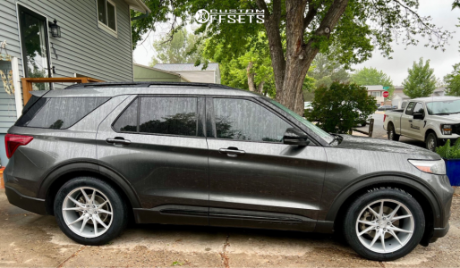 2020 Ford Explorer with 20x10 38 INOVIT Speed and 295/45R20 Nitto ...