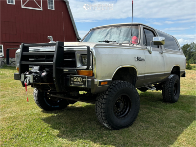 1989 Dodge Ramcharger with 15x8 -32 Raceline Rockcrusher and 33/12.5R15 ...