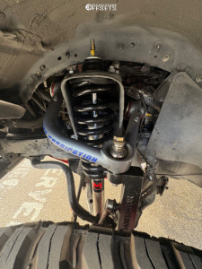 2019 Toyota Tacoma with 22x12 -51 Vision Riot and 33/12.5R22 TIS Tt1 ...