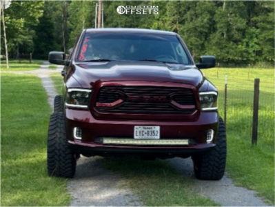 2018 Ram 1500 with 22x12 -44 TIS 547c and 35/12.5R22 TIS Tt1 and ...