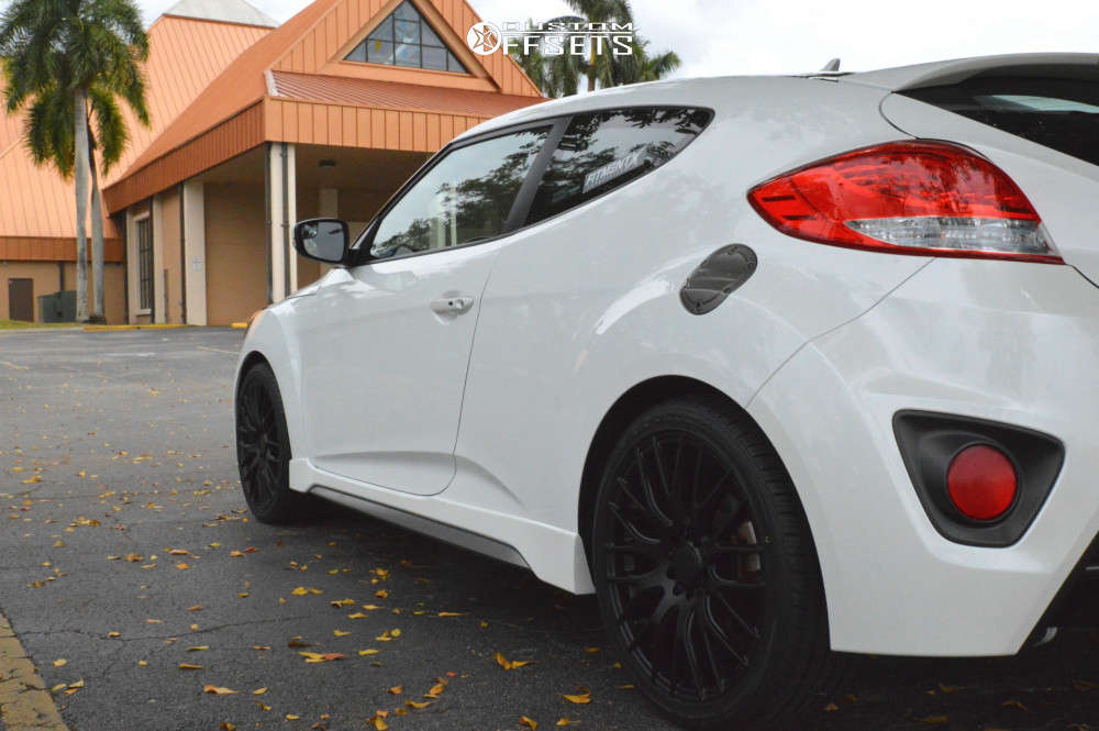 2016 Hyundai Veloster with 18x7.5 40 Drag Dr69 and 225/40R18 Maxxis ...