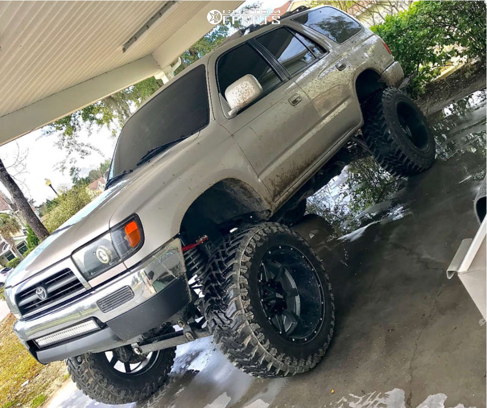 1997 Toyota 4Runner with 20x12 -44 Moto Metal Mo970 and 35/12.5R20 ...