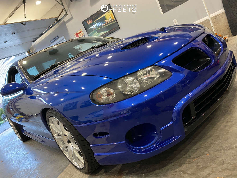 2006 Pontiac GTO with 18x8.5 45 VMR V701 and 245/35R18 Nitto Nt555 G2 ...