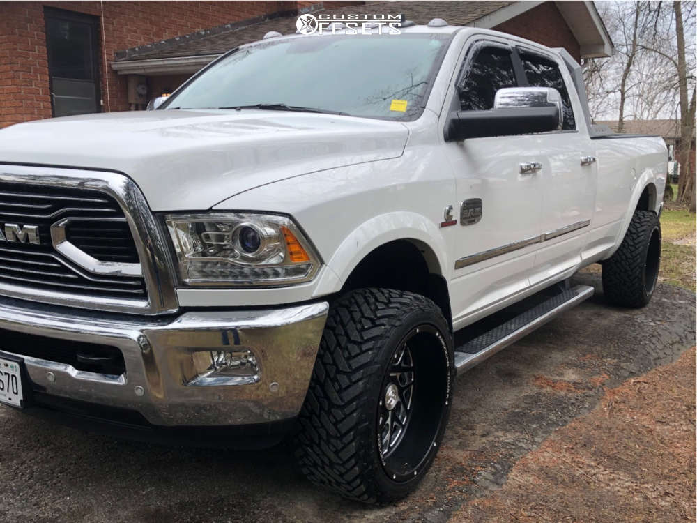 2018 Ram 3500 with 22x12 -44 American Truxx Forged Aries and 33/12.5R22 ...