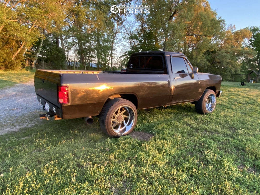 1992 Dodge D250 with 22x12 -44 Extreme Force Xf6 and 285/45R22 Goodyear ...