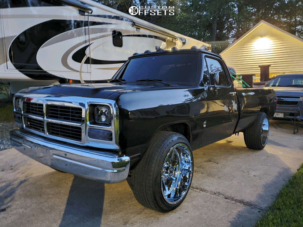 1992 Dodge D250 with 22x12 -44 Extreme Force Xf6 and 285/45R22 Goodyear ...