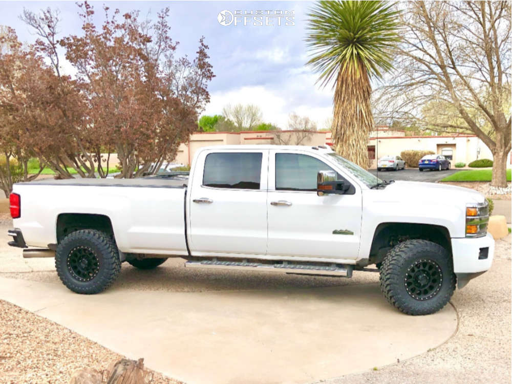 2015 Chevrolet Silverado 2500 HD with 18x9 18 Method Mr315 and 35/12 ...