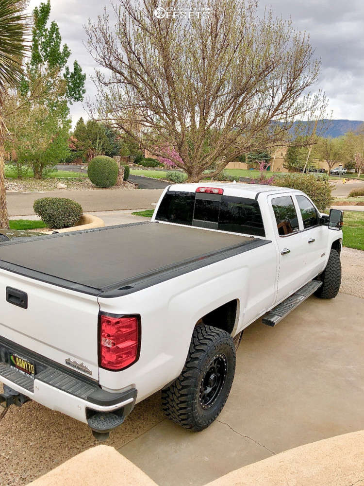 2015 Chevrolet Silverado 2500 HD with 18x9 18 Method Mr315 and 35/12 ...