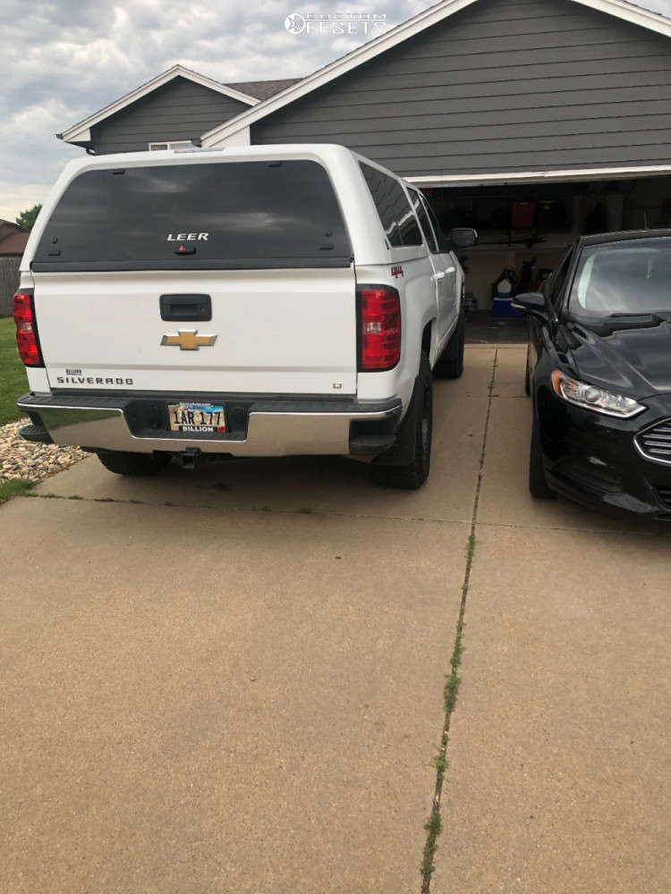 2018 Chevrolet Silverado 1500 with 18x9 18 Ultra Hunter and 33/11.5R18 ...