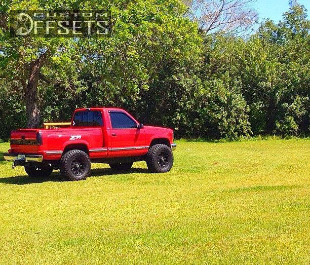 1993 Chevrolet Silverado 1500 with 18x9 0 XD Misfit and 35/12.5R18 ...