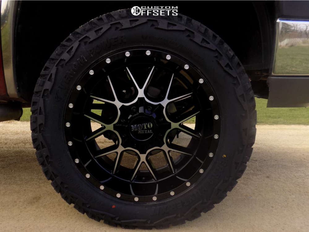 2004 Chevrolet Silverado 1500 with 20x10 -18 Moto Metal MO986 and 33/12 ...