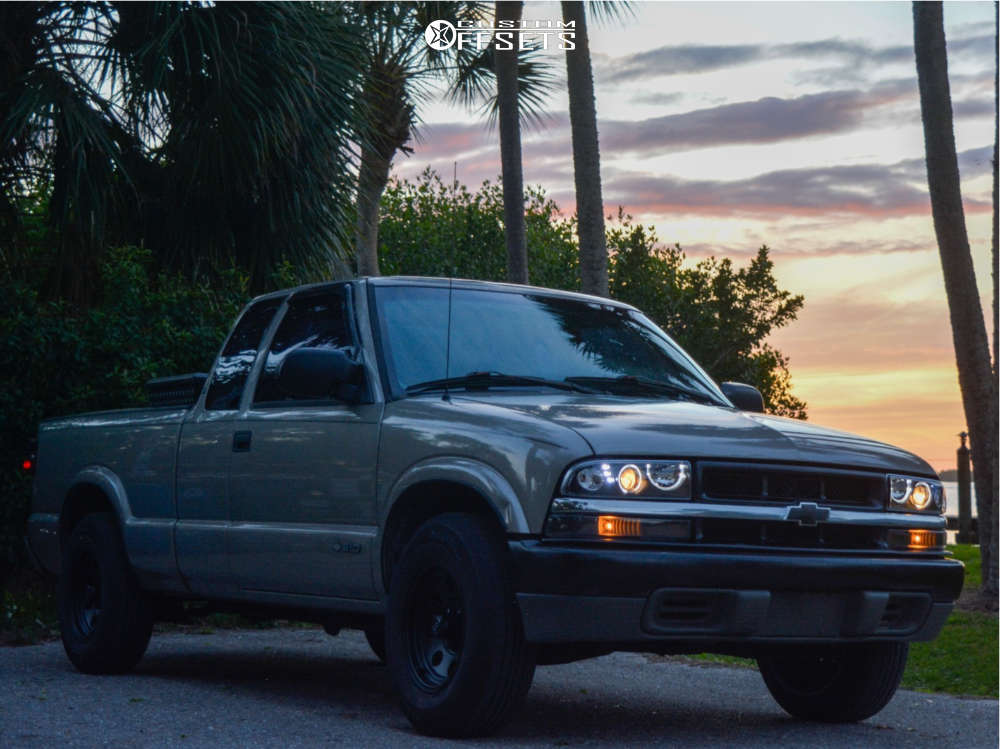 2002 Chevrolet S10 with 15x7 -6 American Racing Ar172 and 225/75R15 ...