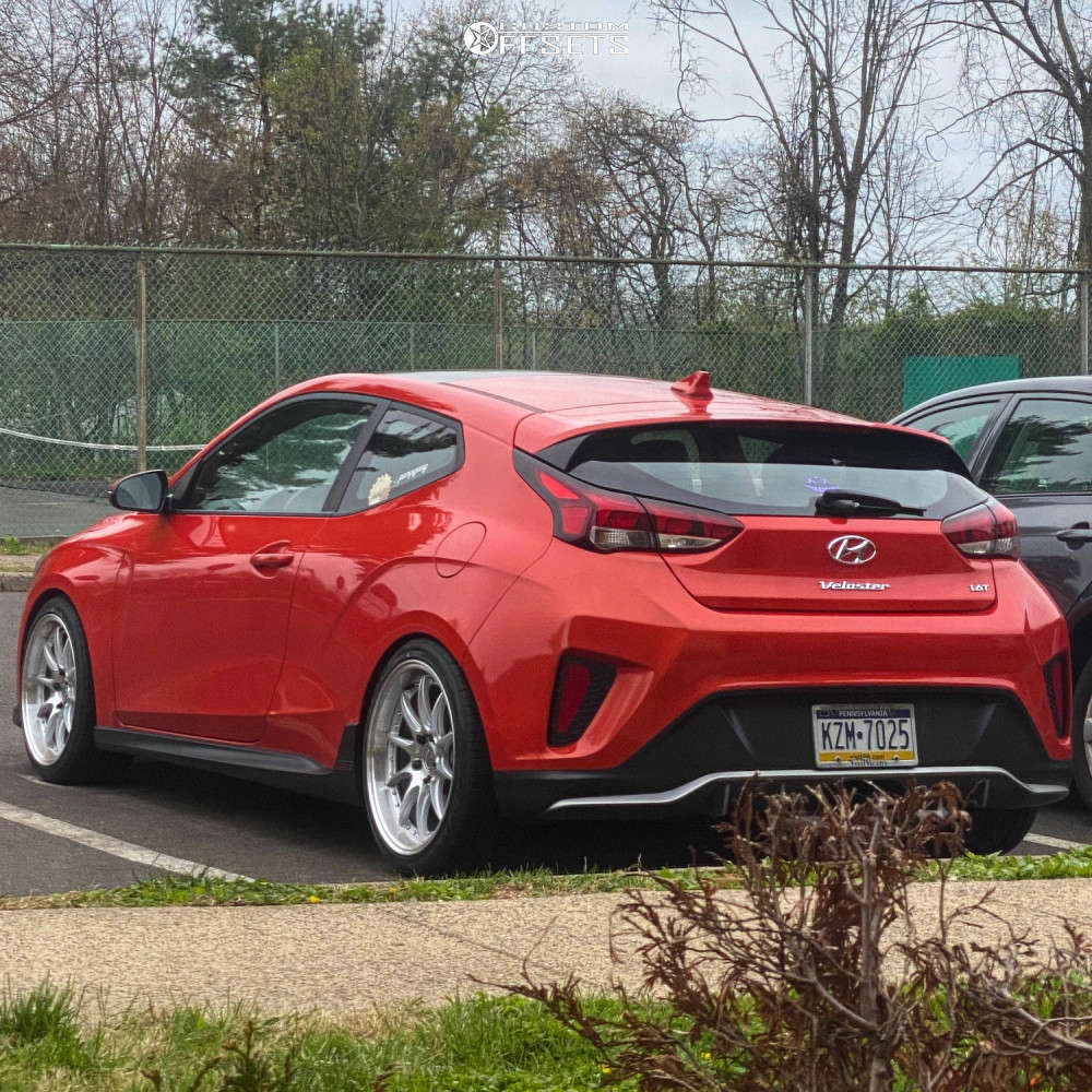 2019 Hyundai Veloster with 18x8.5 35 Aodhan Ds07 and 225/40R18 Toyo ...