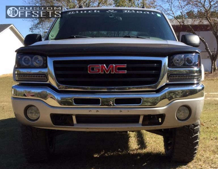 2004 GMC Sierra 1500 with 18x9 18 XD Hoss and 33/10.5R18 Mastercraft ...