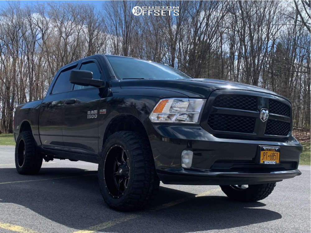 2017 Ram 1500 with 20x10 -24 Moto Metal Mo970 and 33/12.5R20 Federal ...