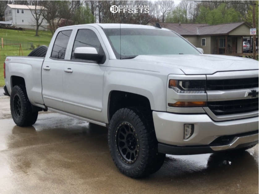 2016 Chevrolet Silverado 1500 with 18x9 -12 Method Mr305 and 33/12.5R18 ...