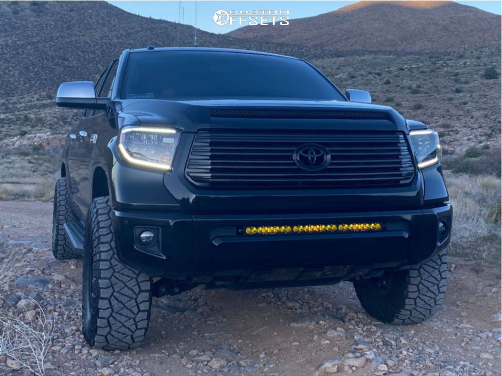 2015 Toyota Tundra with 17x9 -12 Method Mr312 and 35/12.5R17 Nitto ...