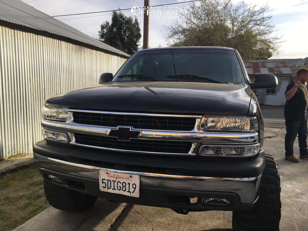 2003 Chevrolet Tahoe with 20x12 -44 Fuel Hostage D531 and 33/12.5R20 ...