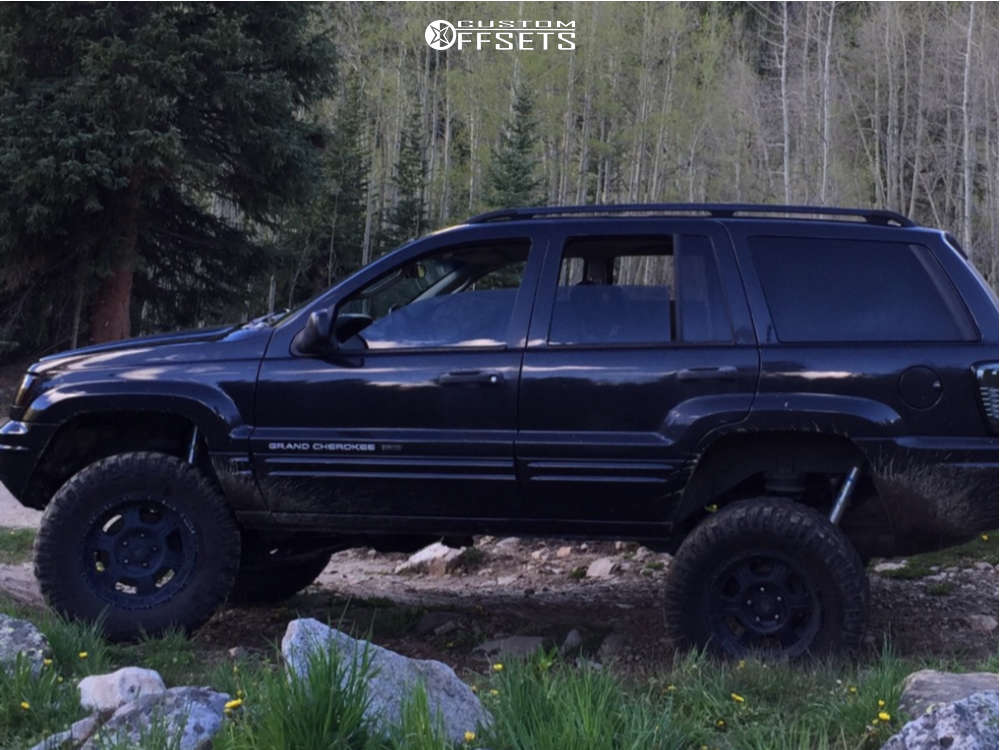2004 Jeep Grand Cherokee with 17x9 0 Pro Comp Series 89 and 33/12.5R17 ...