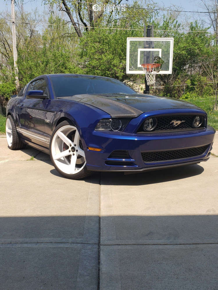 2014 Ford Mustang with 20x9.5 32 JNC Jnc026 and 255/35R20 Barum ...