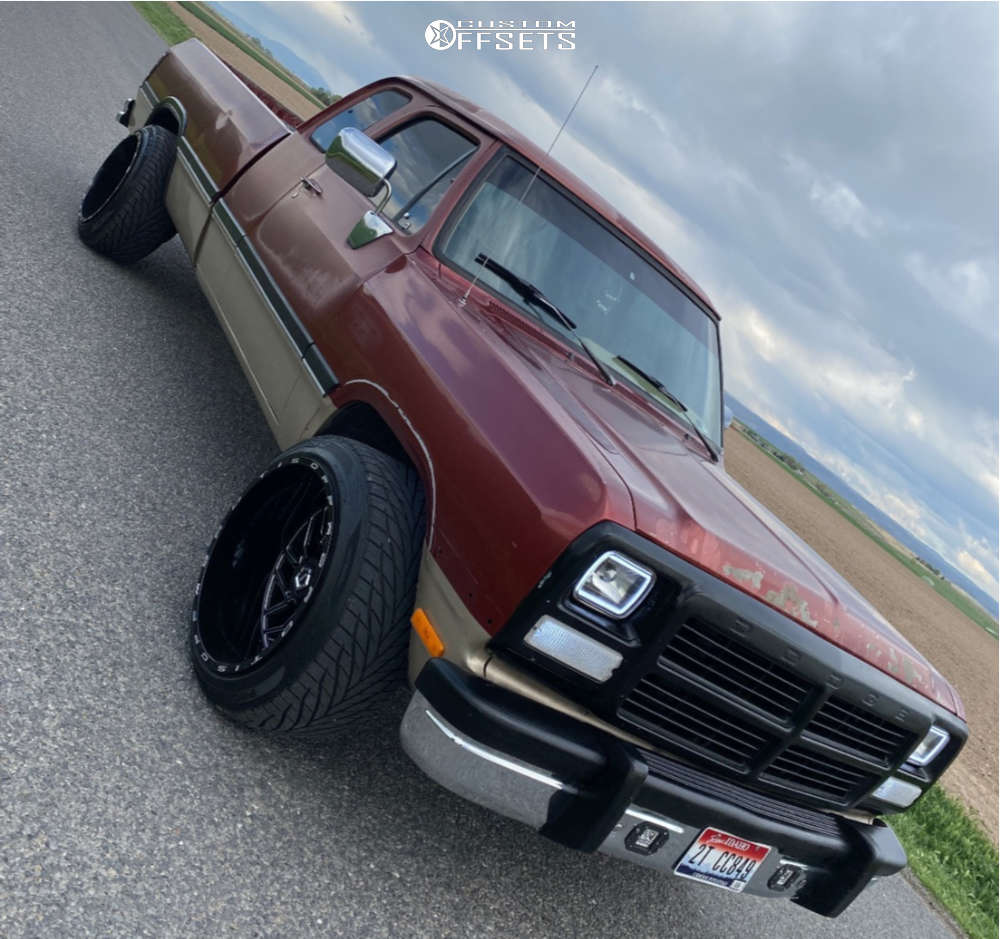1993 Dodge D250 with 22x14 -76 TIS 544BM and 305/40R22 Toyo Tires ...