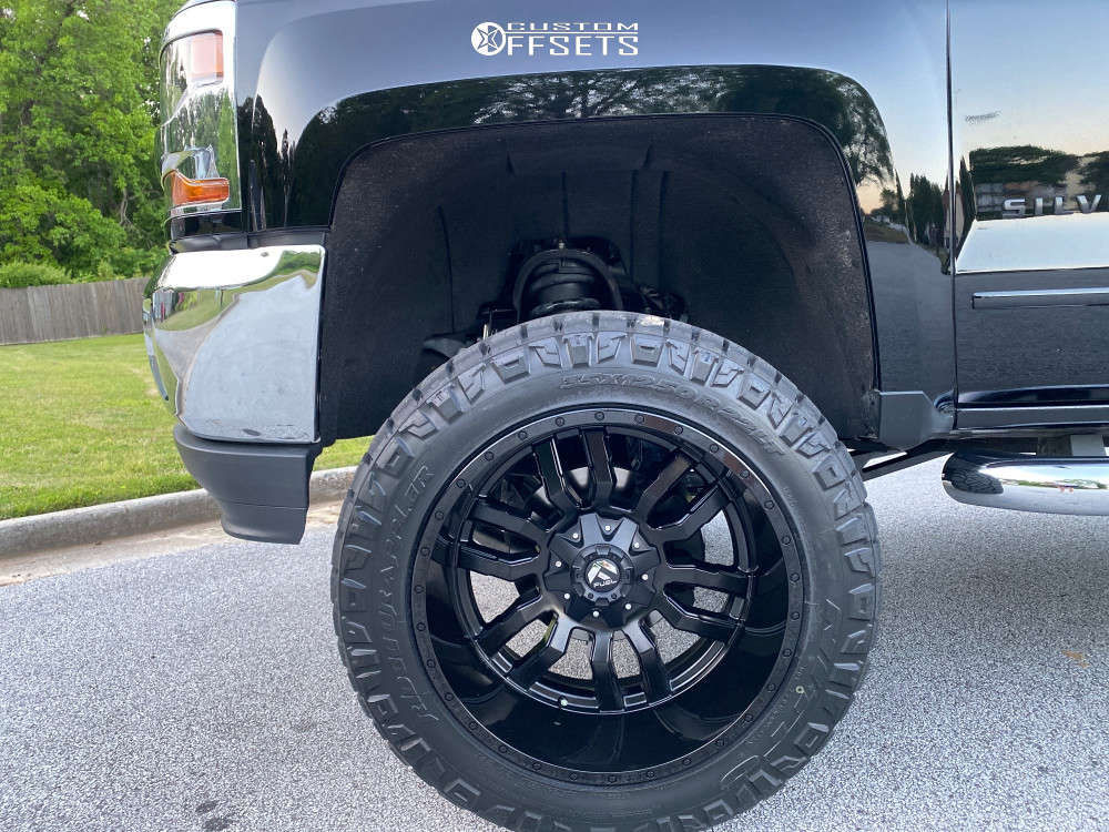 2018 Chevrolet Silverado 1500 with 22x12 -45 Fuel Sledge and 35/12.5R22 ...