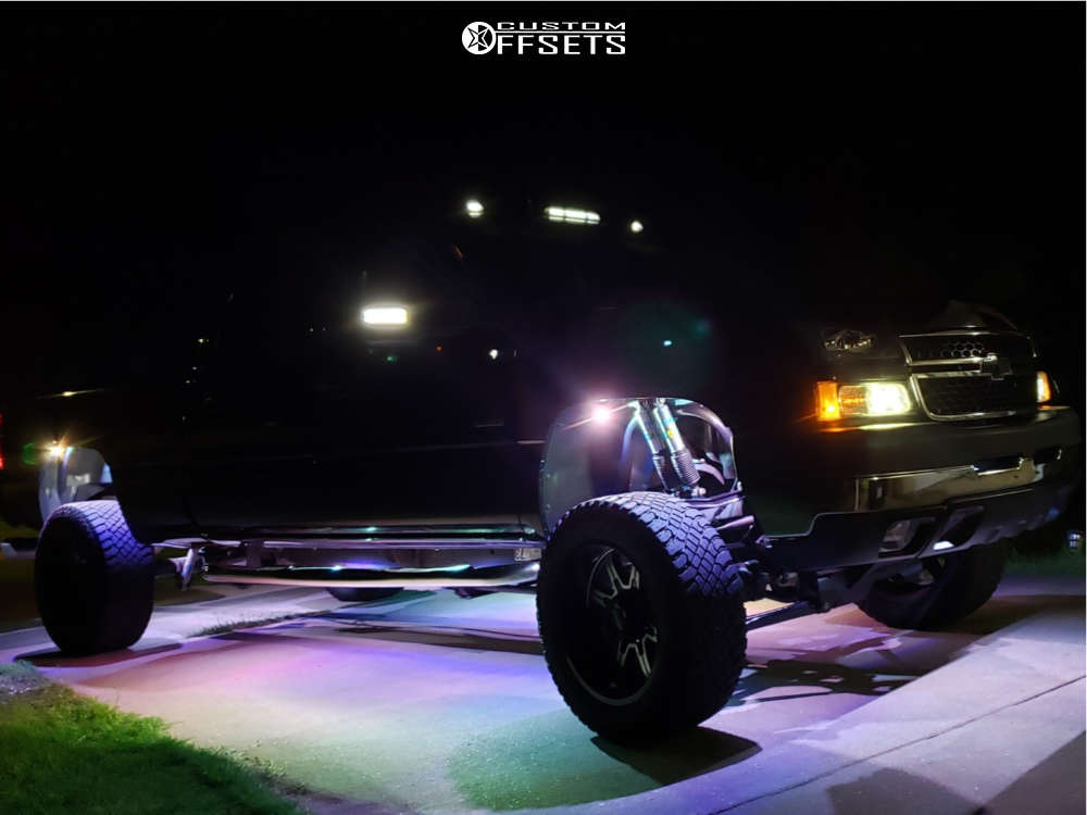 2005 Chevrolet Silverado 2500 HD with 20x10 -25 Ultra Menace and 33/12 ...