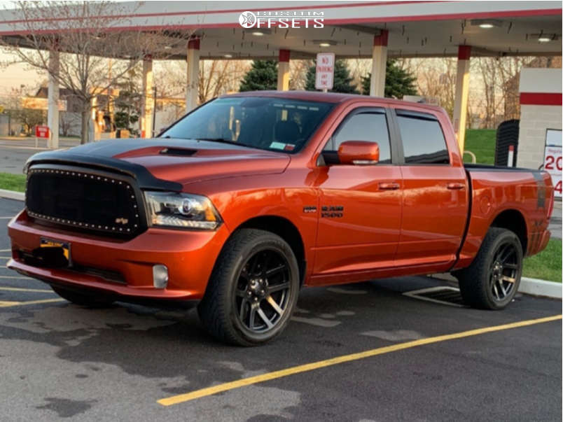 2017 Ram 1500 with 22x10 25 OE Performance 107 and 305/45R22 General ...
