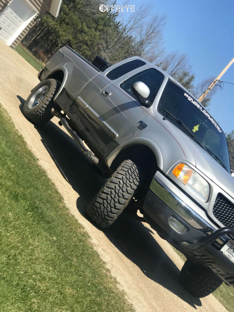 2000 Ford F-150 with 18x10 -24 Moto Metal Mo962 and 33/12.5R18 Kanati ...