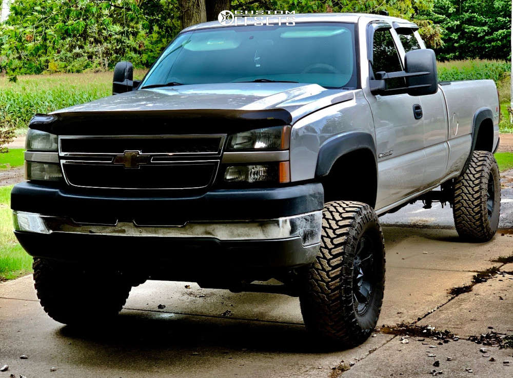 2005 Chevrolet Silverado 2500 HD with 17x9 -12 XD Rockstar 3 and 35/12 ...