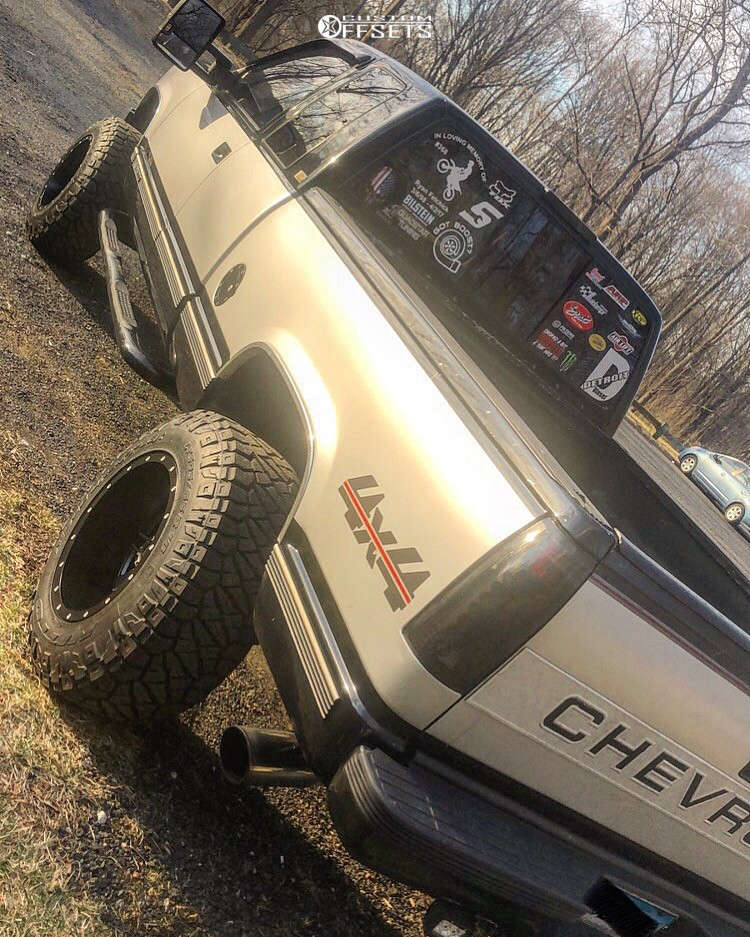 1994 Chevrolet K2500 with 18x12 -44 Fuel Maverick D538 and 305/65R18 ...