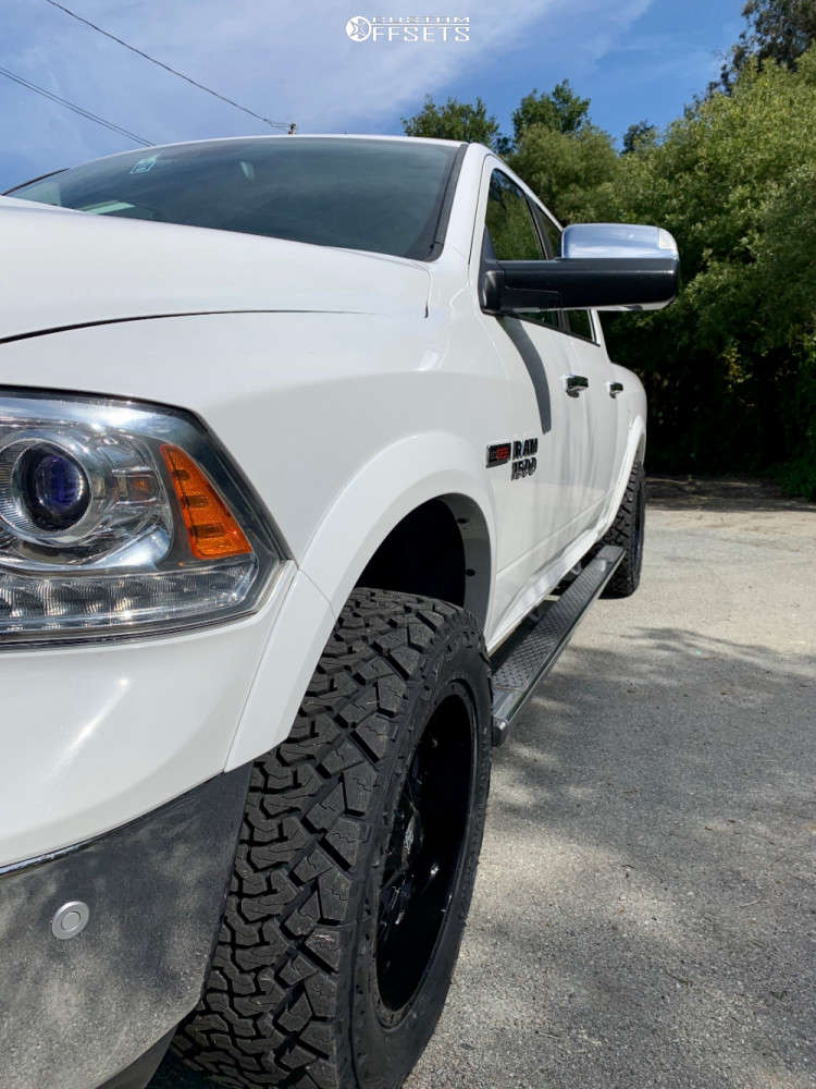2014 Ram 1500 with 20x10 -19 Hardrock Gunner H705 and 33/12.5R20 Venom ...