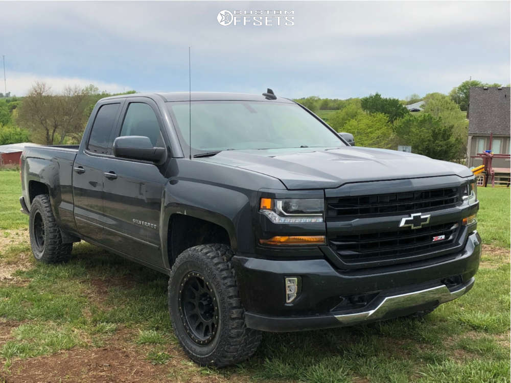2018 Chevrolet Silverado 1500 with 18x9 -12 Method Nv and 33/12.5R18 ...