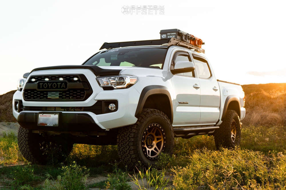 2019 Toyota Tacoma with 17x8.5 0 Method Mr312 and 33/12.5R17 BFGoodrich ...