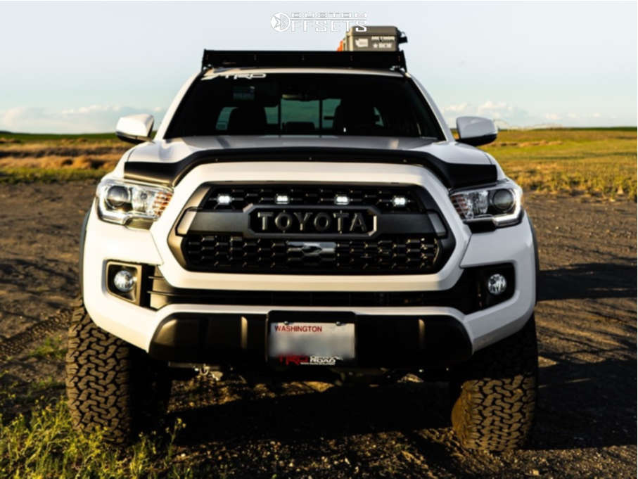 2019 Toyota Tacoma with 17x8.5 0 Method Mr312 and 33/12.5R17 BFGoodrich ...