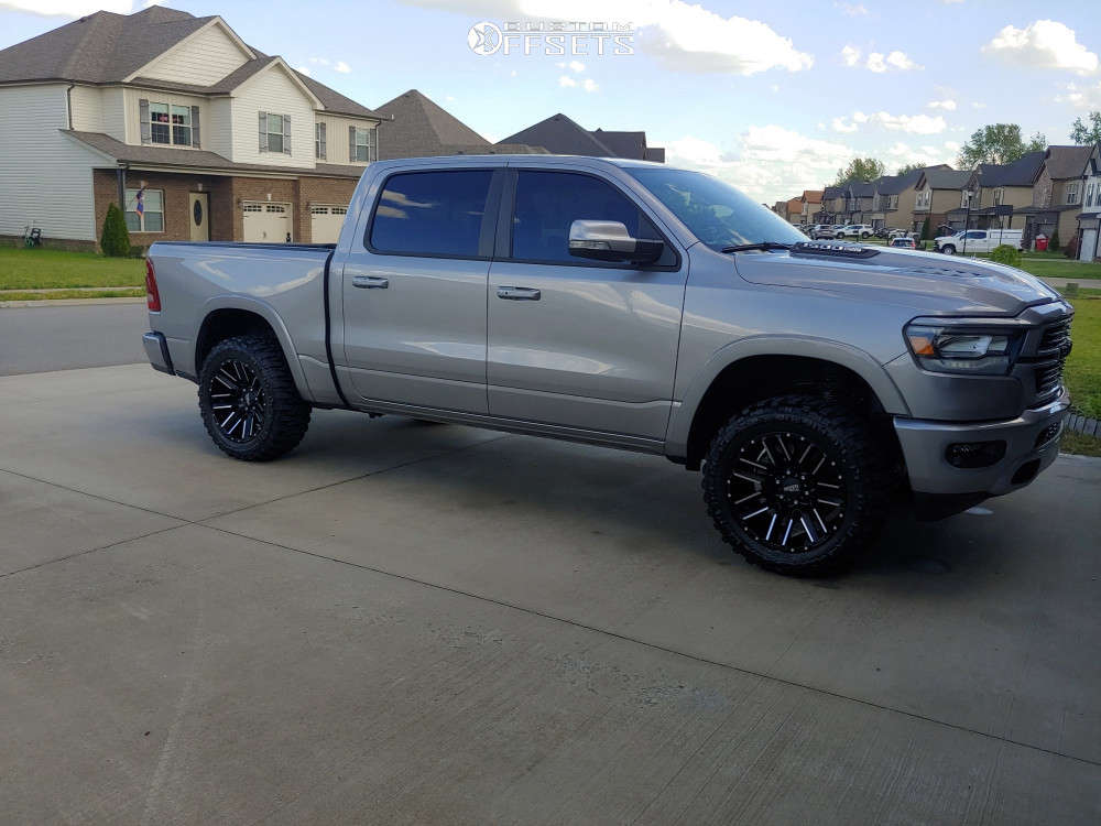2019 Ram 1500 with 20x10 -24 Moto Metal Mo978 and 33/12.5R20 Federal ...