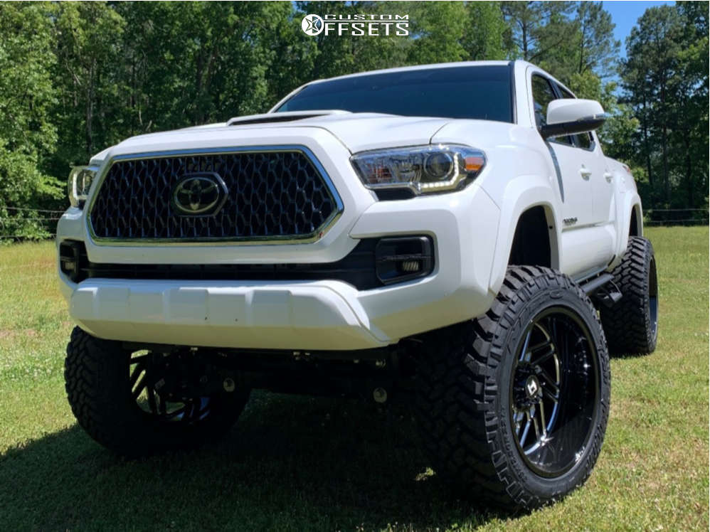 2018 Toyota Tacoma with 22x12 -55 Hostile Jigsaw and 35/12.5R22 Nitto ...