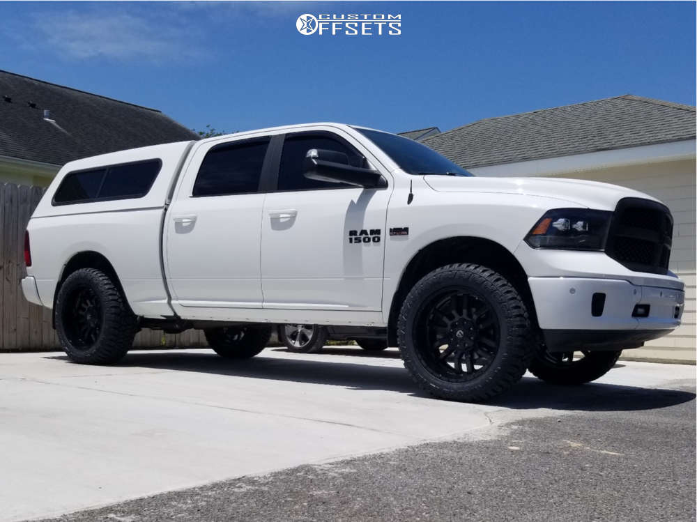 2018 Ram 1500 with 22x10 18 Fuel Sledge and 35/12.5R22 Fury Offroad ...