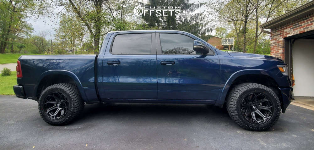 2020 Ram 1500 with 20x10 -18 Fuel Siege and 33/12.5R20 Atturo Trail ...