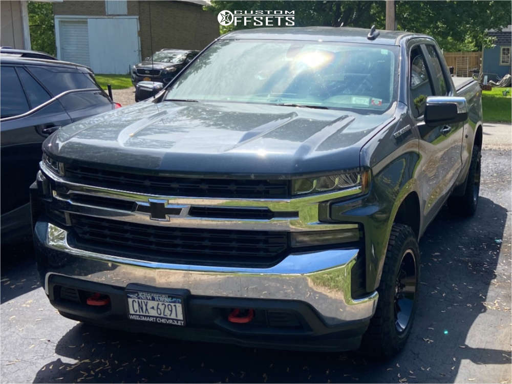 2019 Chevrolet Silverado 1500 with 18x9.5 -5 V-Rock Anvil and 265/60R18 ...